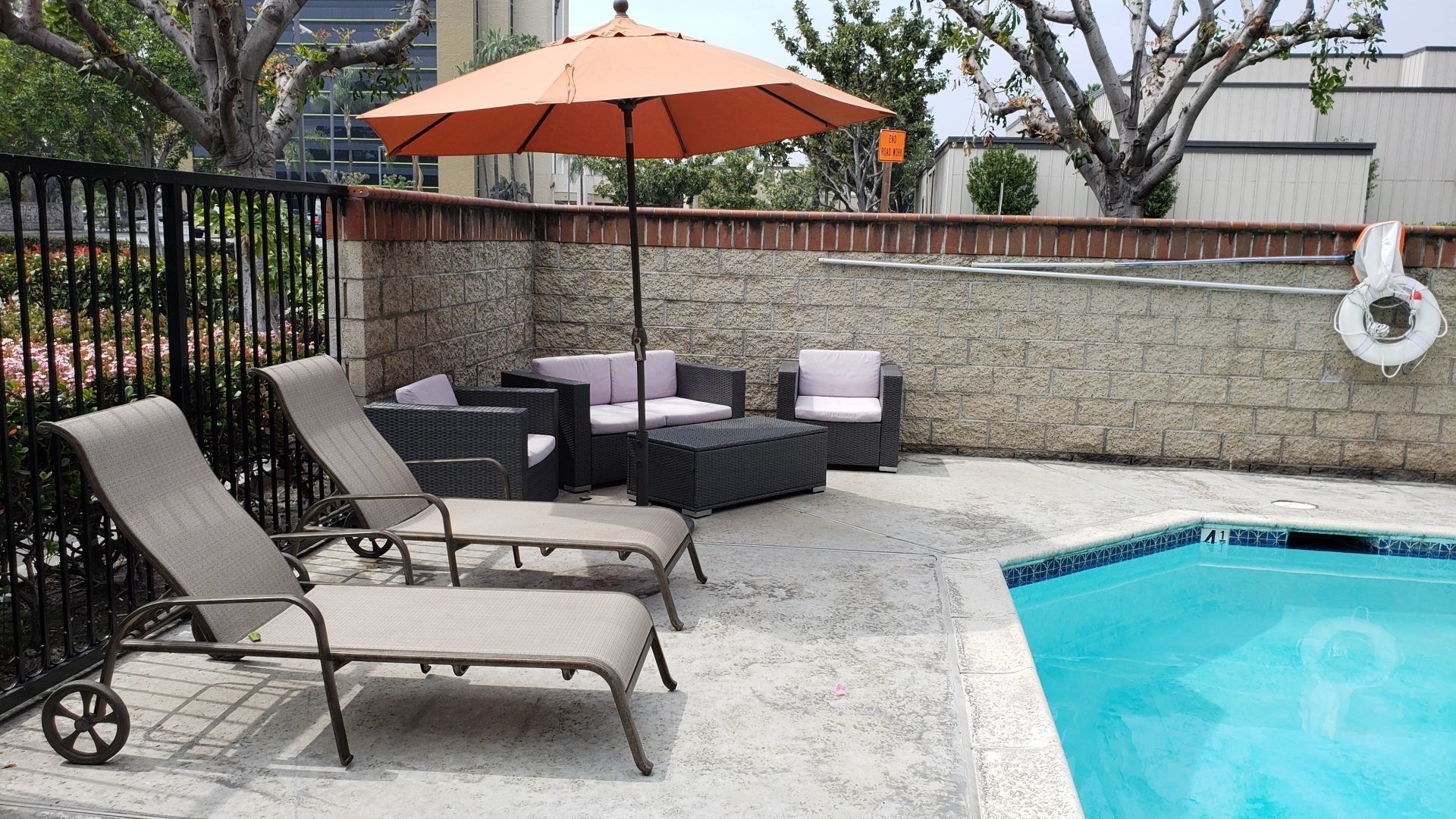 Oak Tree Inn - Monrovia, CA - Affordable Rooms