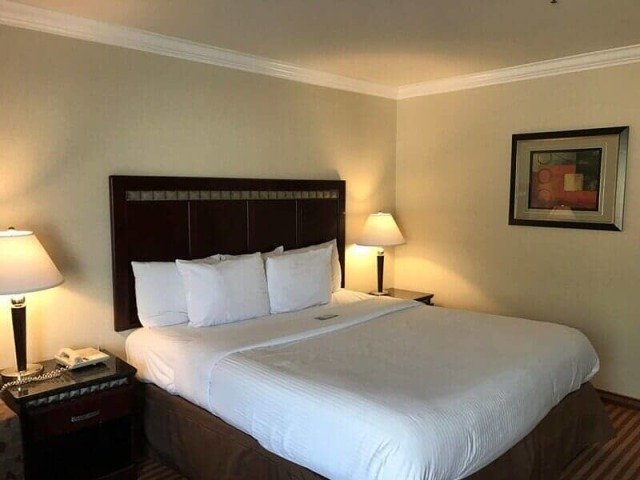 Oak Tree Inn - Monrovia, CA - Affordable Rooms